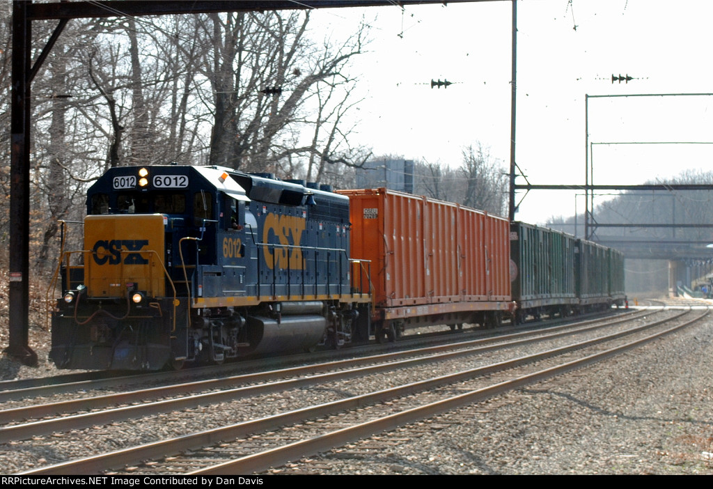 CSX GP40-2 6012 on a four car Q706-17